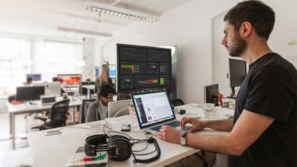 Geckoboard: TV KPI dashboard that helps you | AlternativeTo